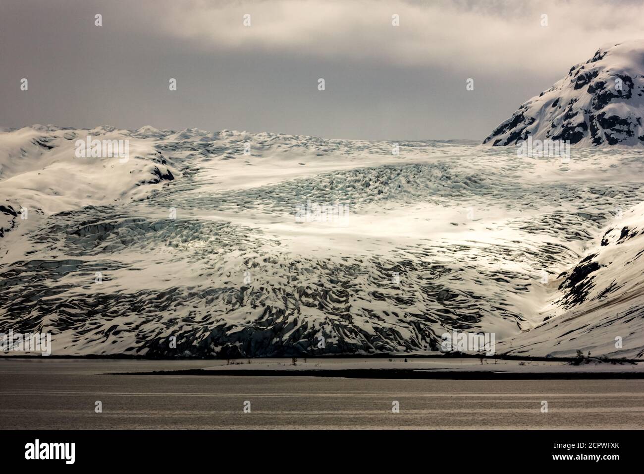 The natural beauty of Alaska with its mountains, foothills, ocean, snow ...