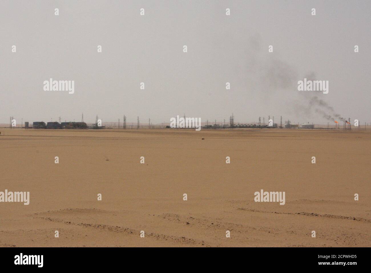 Libya oil field hi-res stock photography and images - Alamy