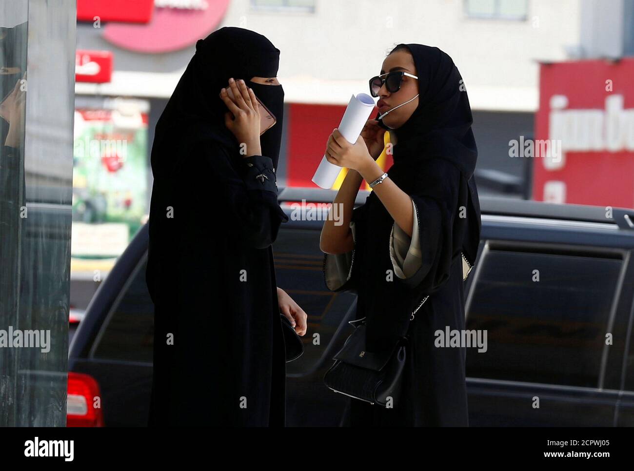 Driving in riyadh hi-res stock photography and images - Alamy