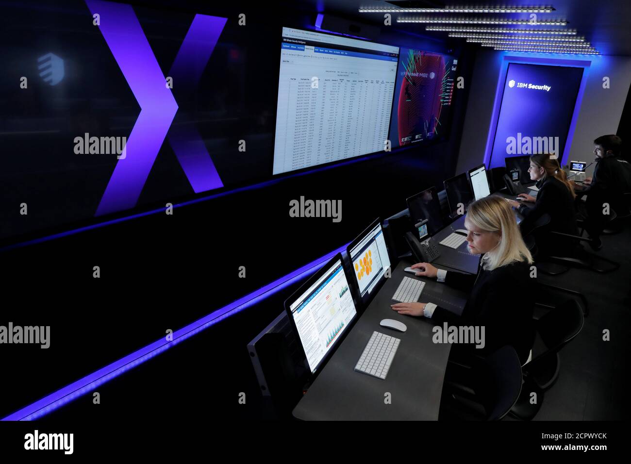 Employees participate hi-res stock photography and images - Alamy