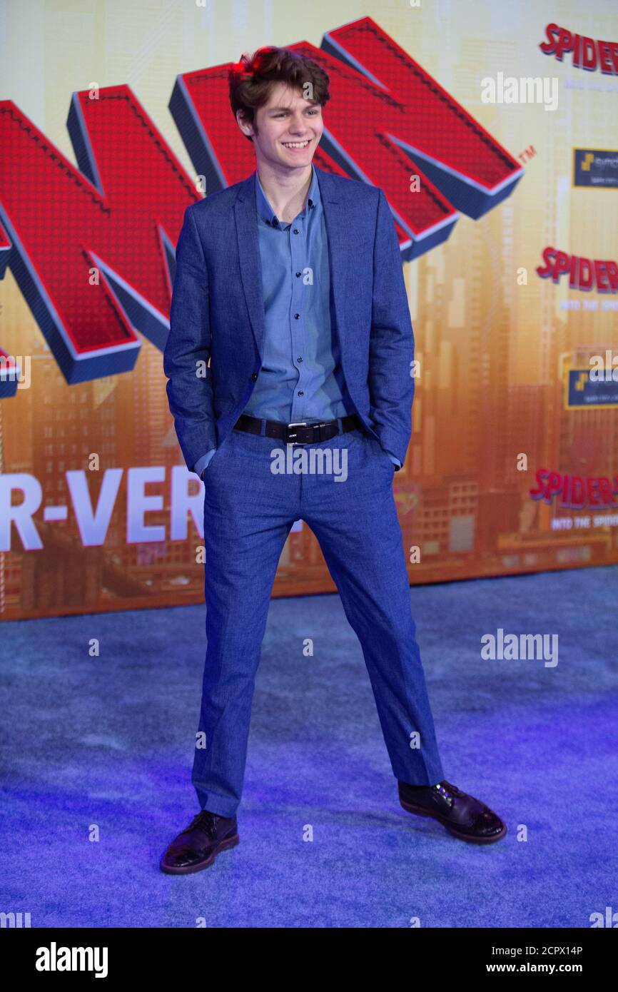 Ty simpkins hi-res stock photography and images - Alamy