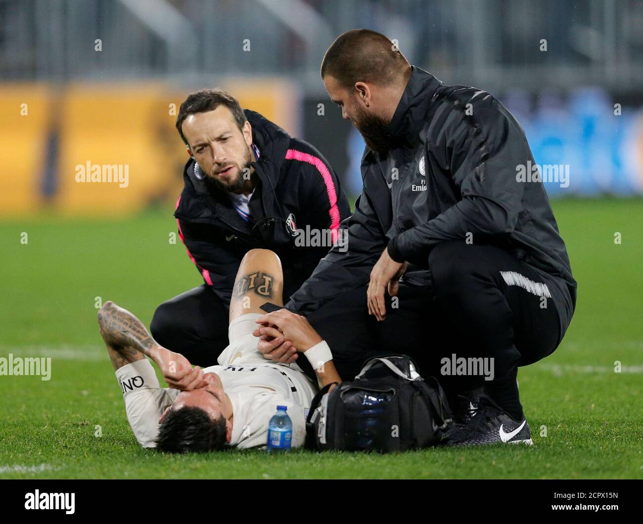 Angel di maria injury hi-res stock photography and images - Alamy