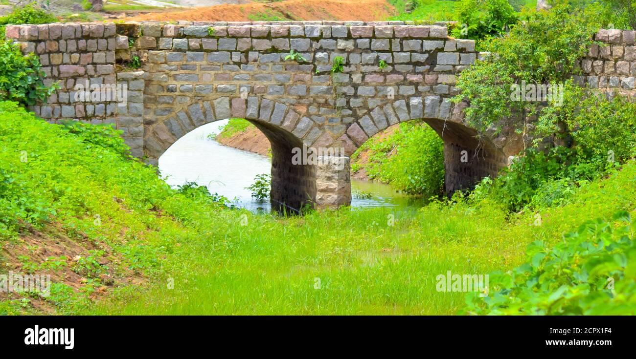 Single arch stone bridge hi-res stock photography and images - Alamy