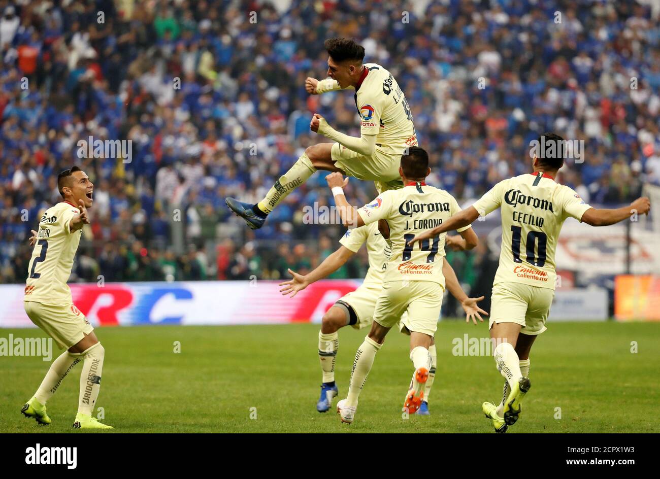 Cruz azul team hi-res stock photography and images - Alamy
