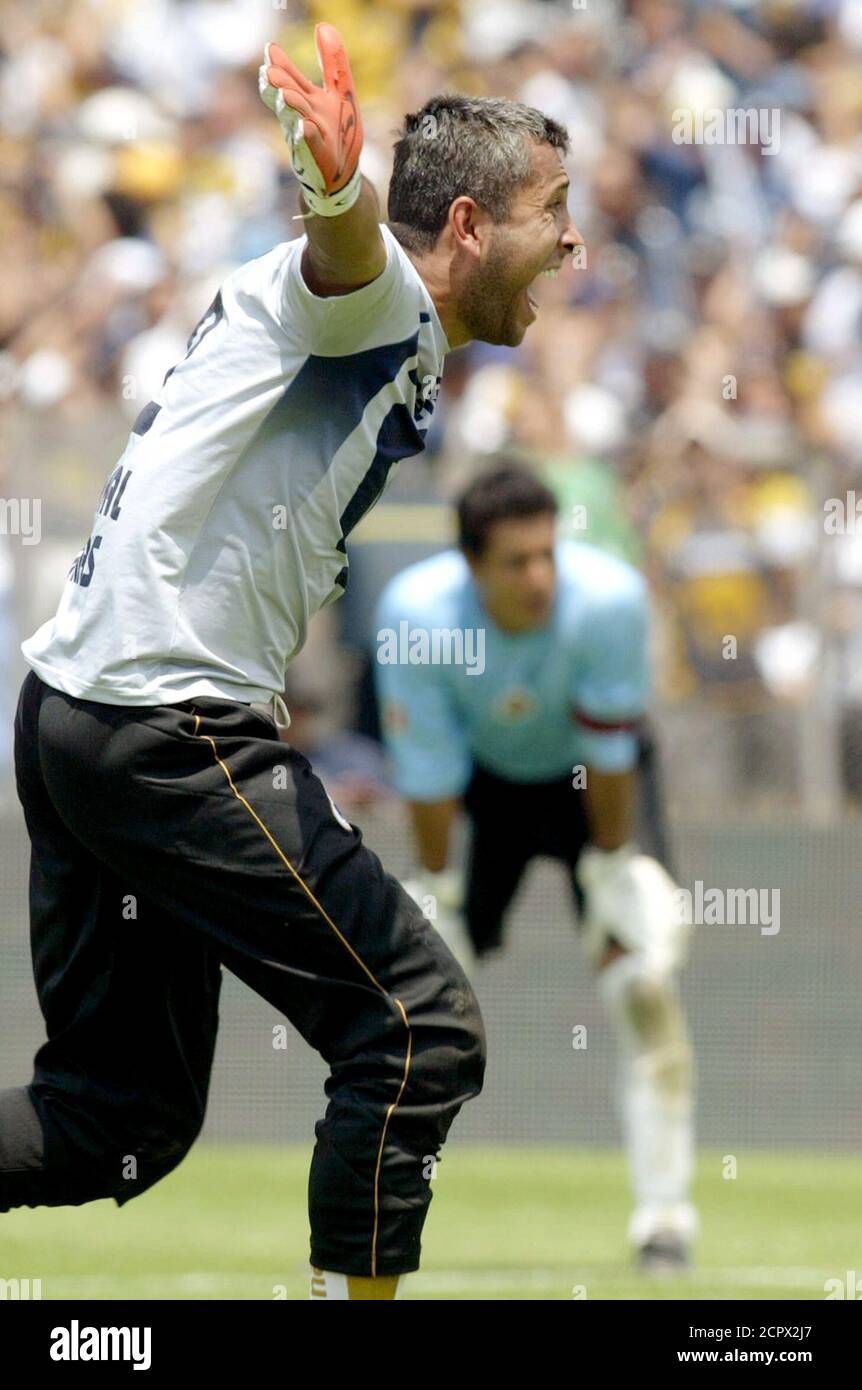 Pumas player hi-res stock photography and images - Alamy