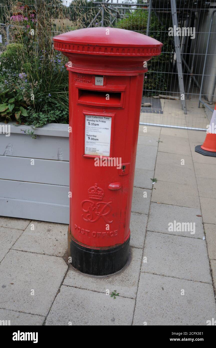 Gr post box hi-res stock photography and images - Alamy