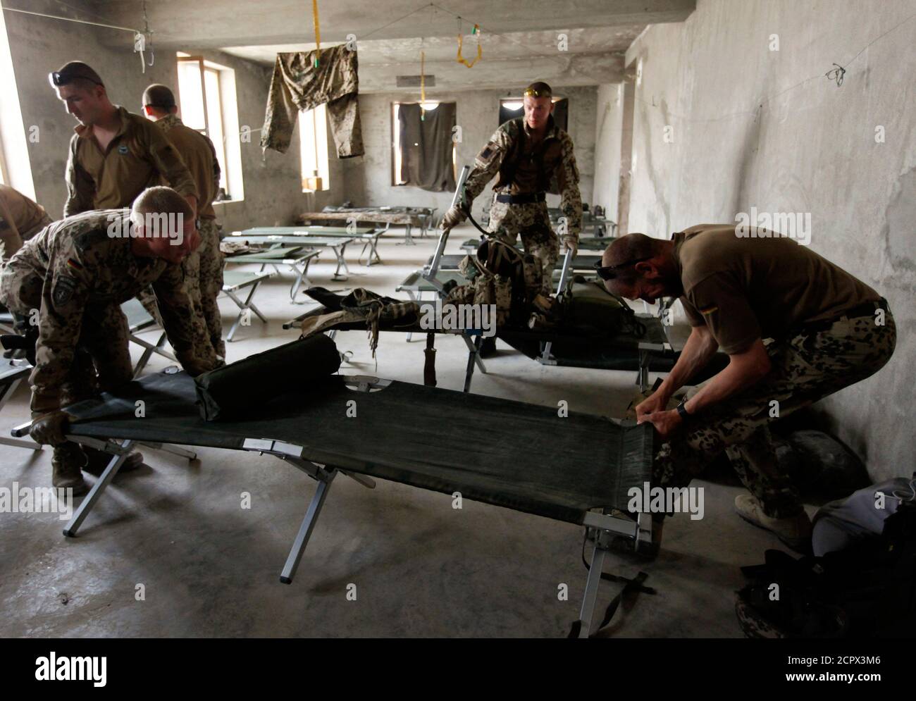 Qrf soldiers hi-res stock photography and images - Alamy