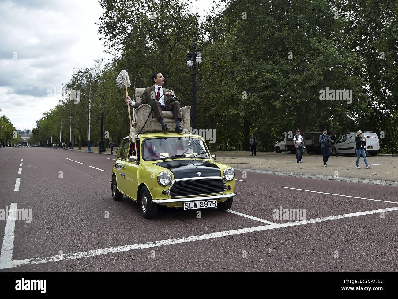 Mr bean tv rowan atkinson hi-res stock photography and images - Alamy
