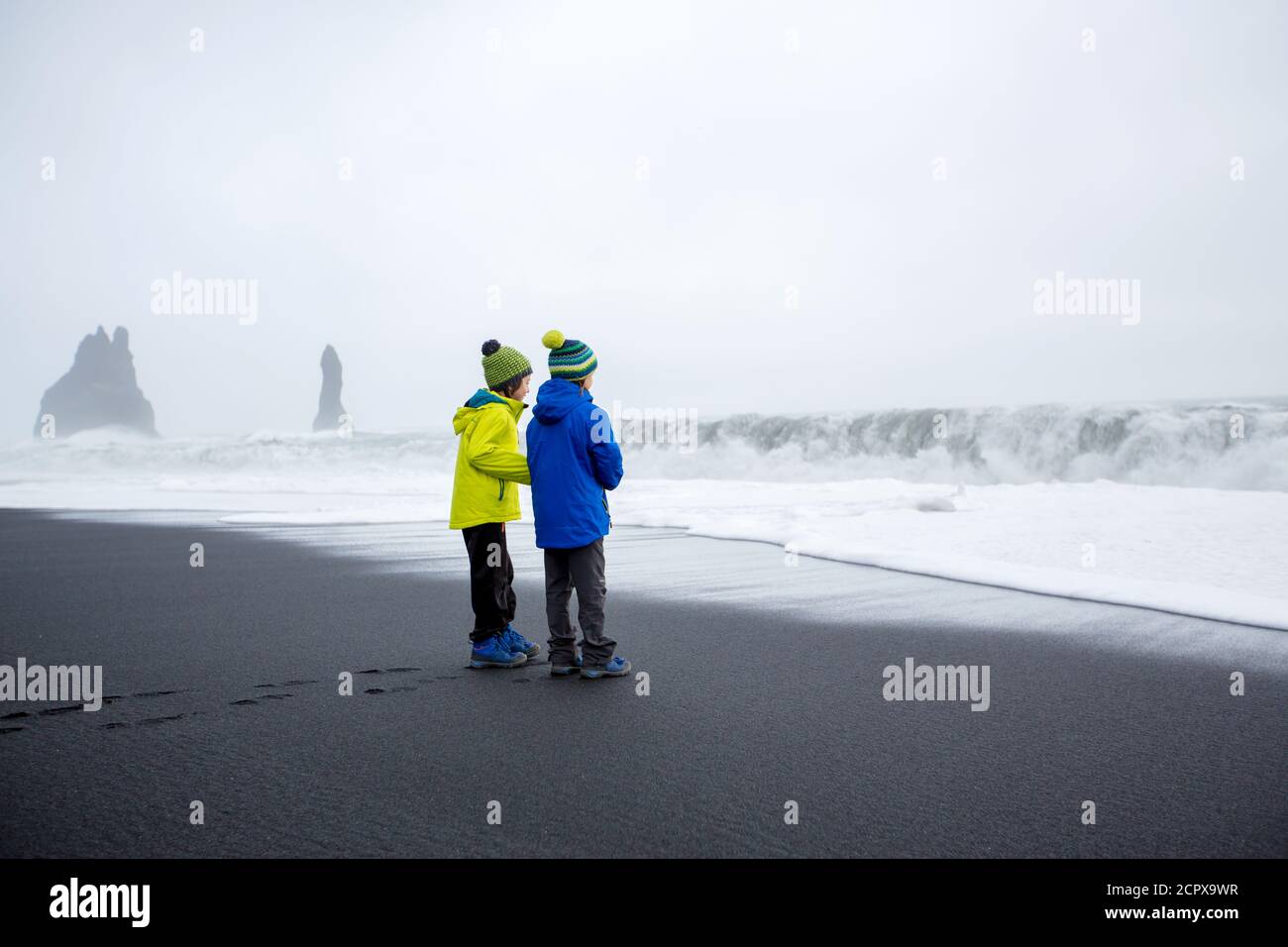 Kids running from waves hi-res stock photography and images - Alamy