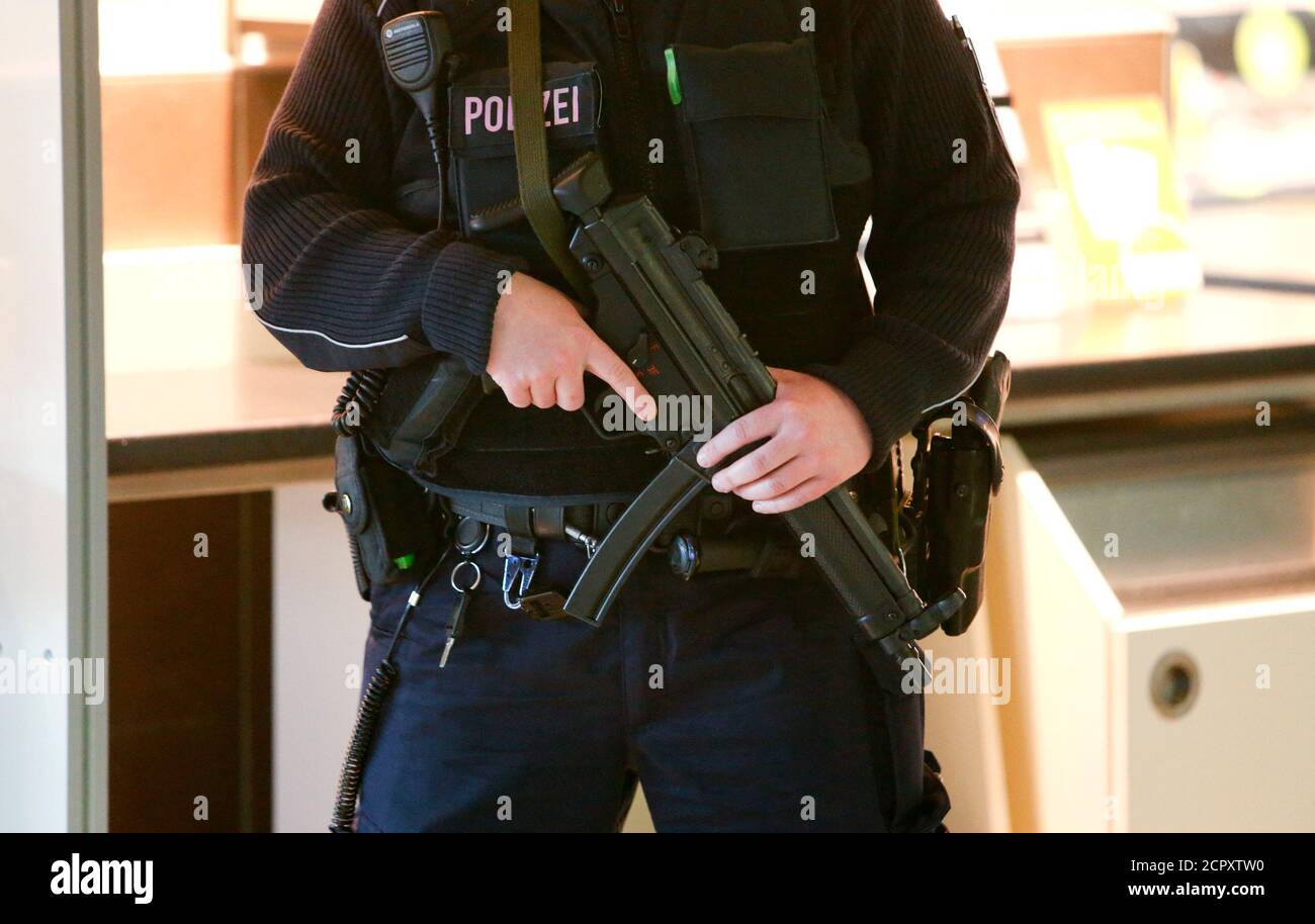 Heckler koch mp5 submachine gun hi-res stock photography and images - Alamy