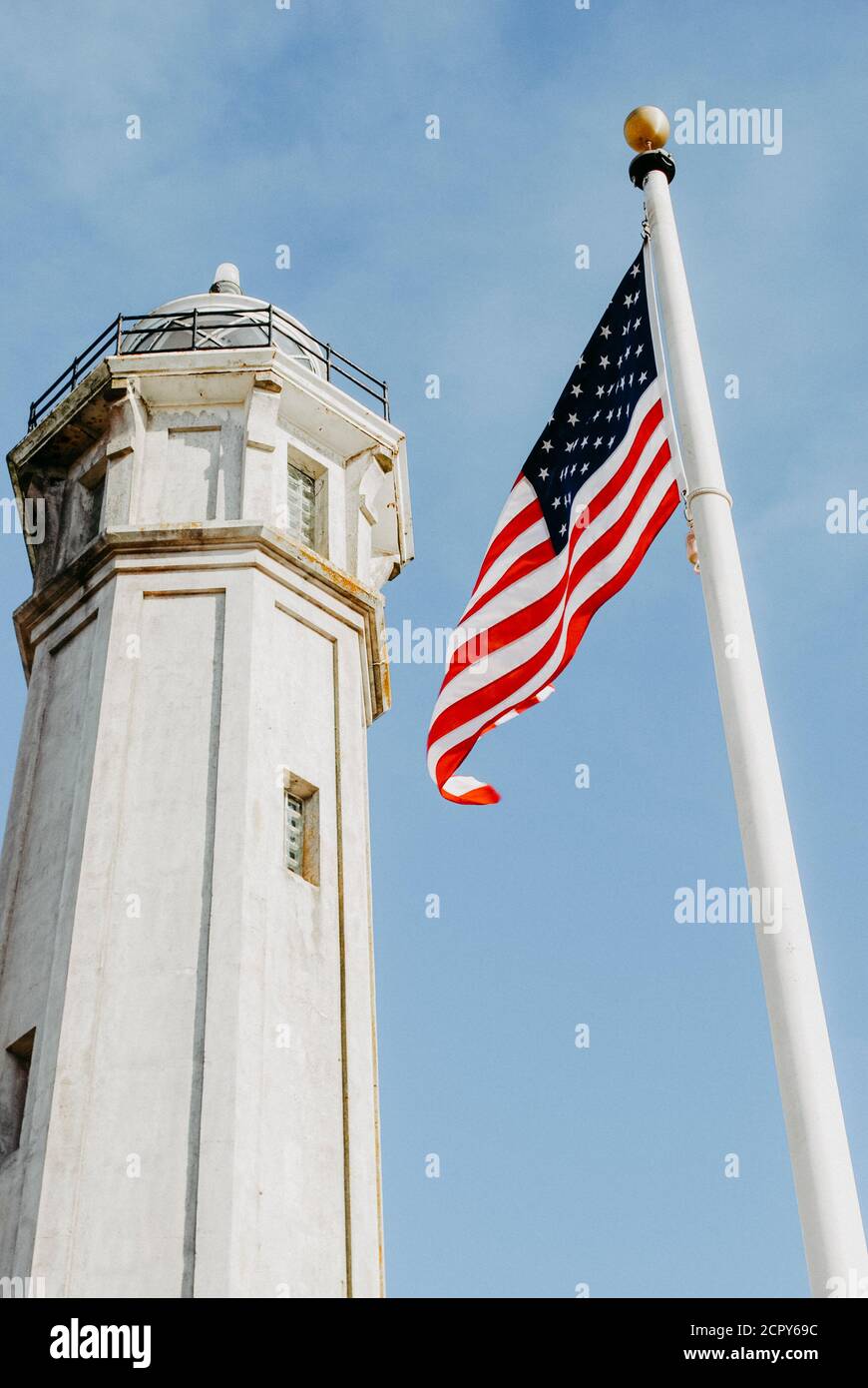 USA, California, San Francisco, Alcatraz, lighthouse and US flag Stock ...