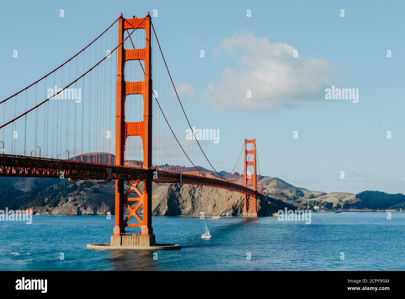 Golden gate bridge sailboat hi-res stock photography and images - Alamy