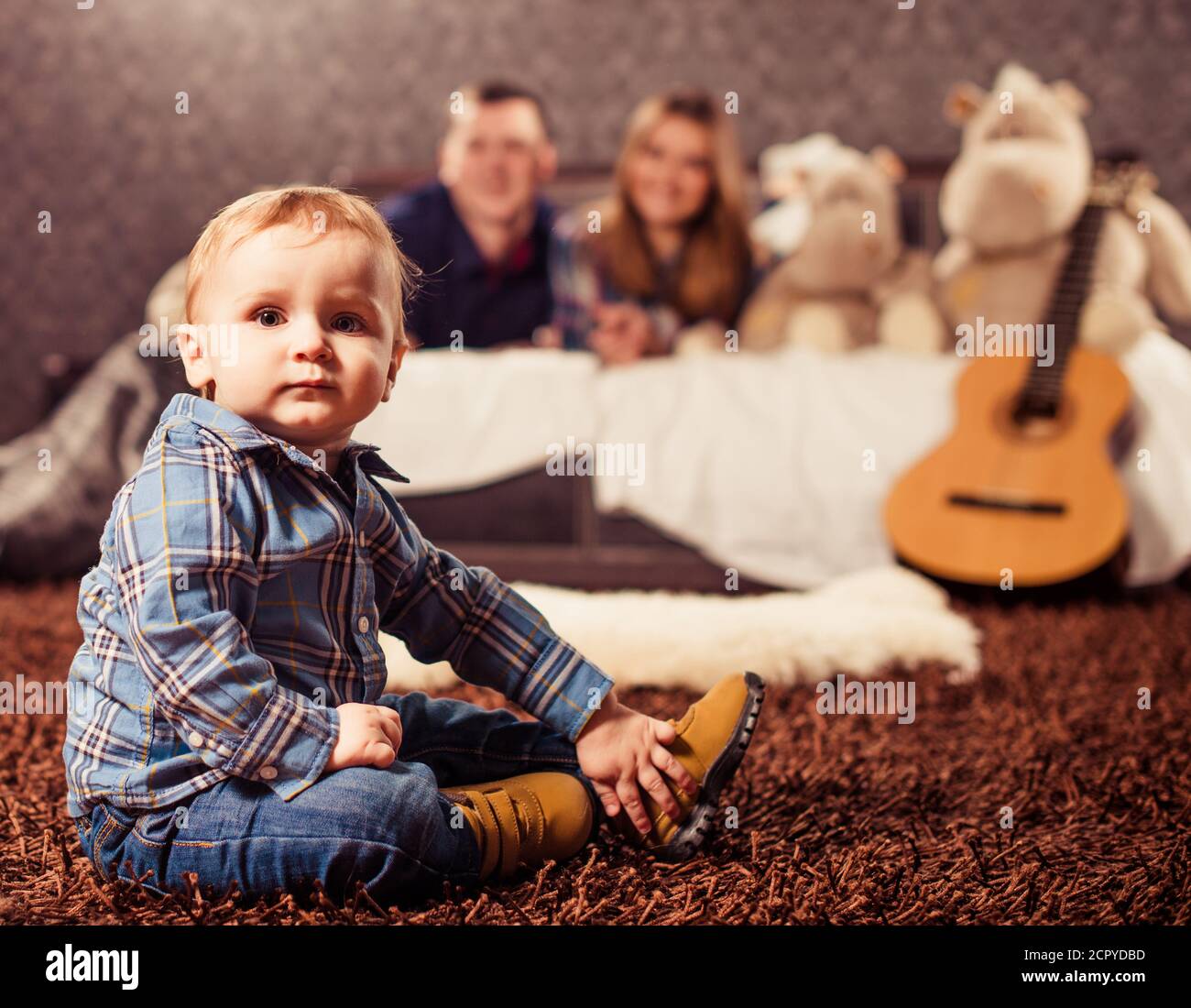 Family group home interior hi-res stock photography and images - Alamy
