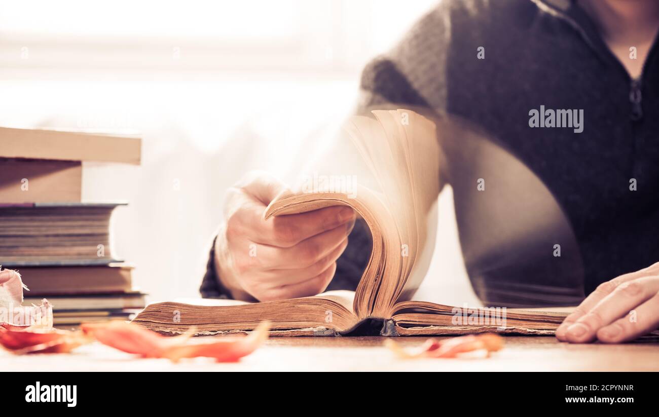 Old book pages hi-res stock photography and images - Alamy