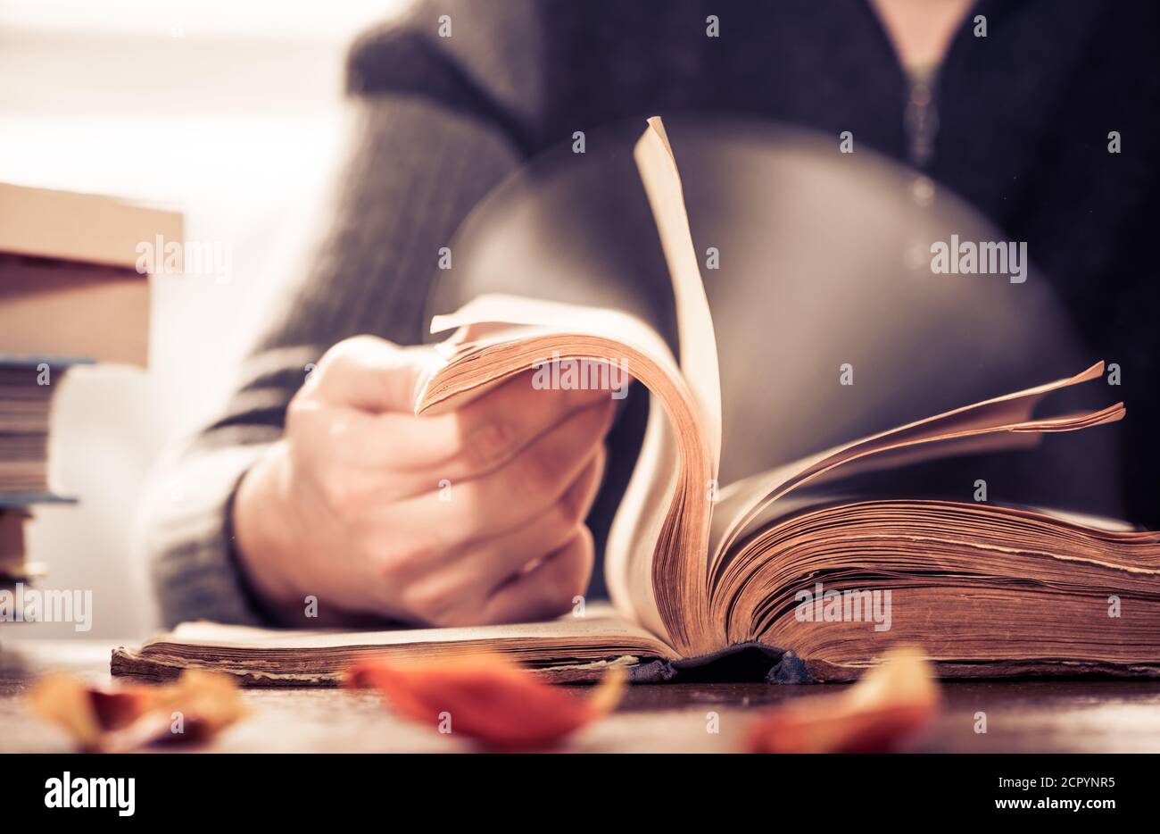 Old book pages hi-res stock photography and images - Alamy