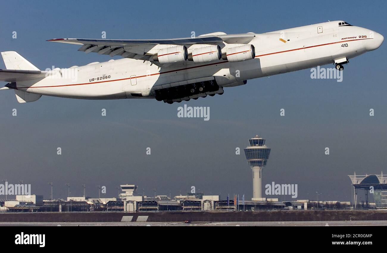 Largest ukrainian transport plane hi-res stock photography and images ...