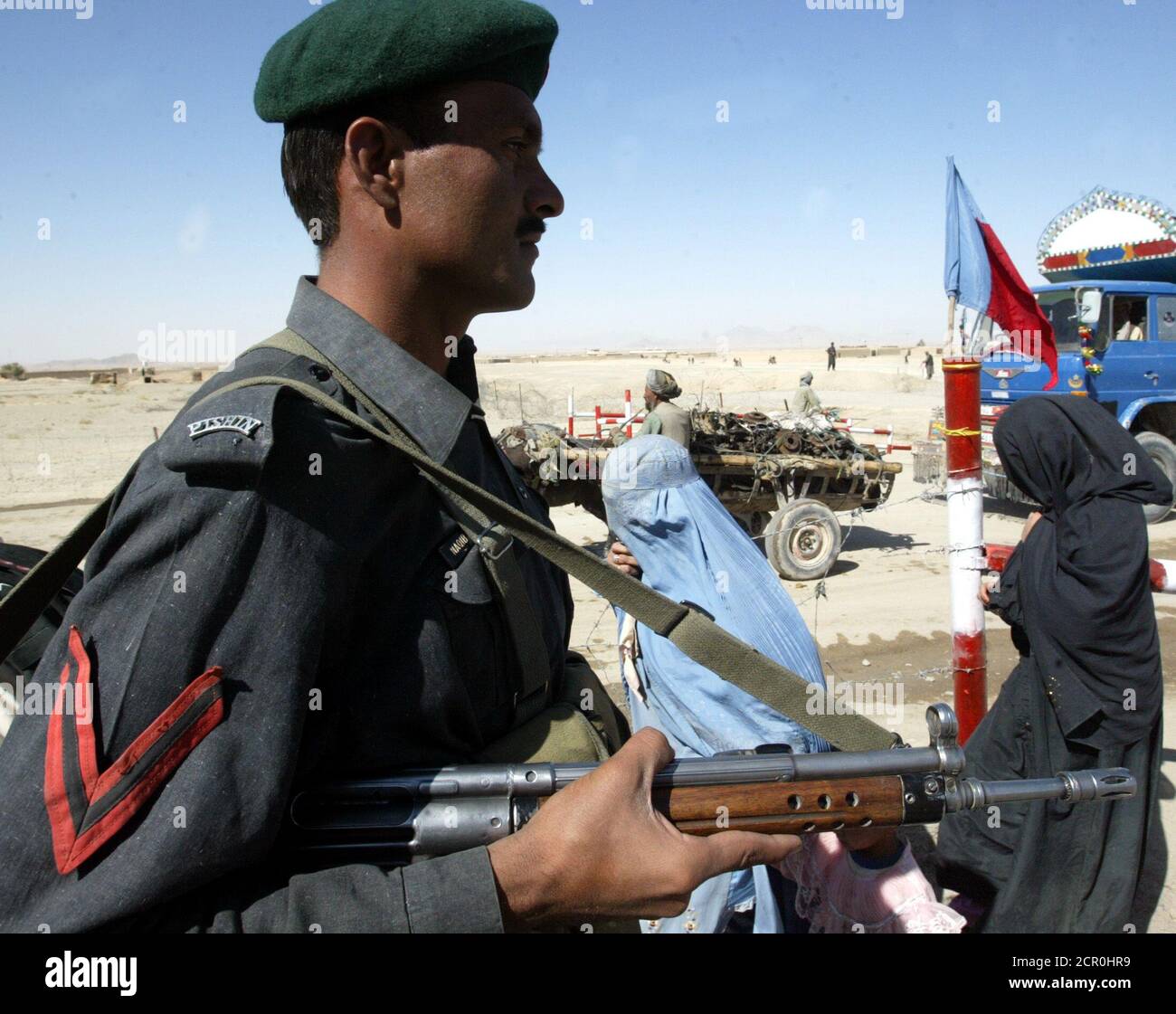 Near pakistan afghanistan border hi-res stock photography and images ...