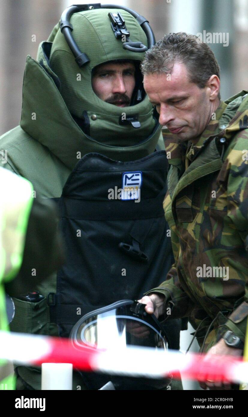 Suit of bomb squad hi-res stock photography and images - Alamy