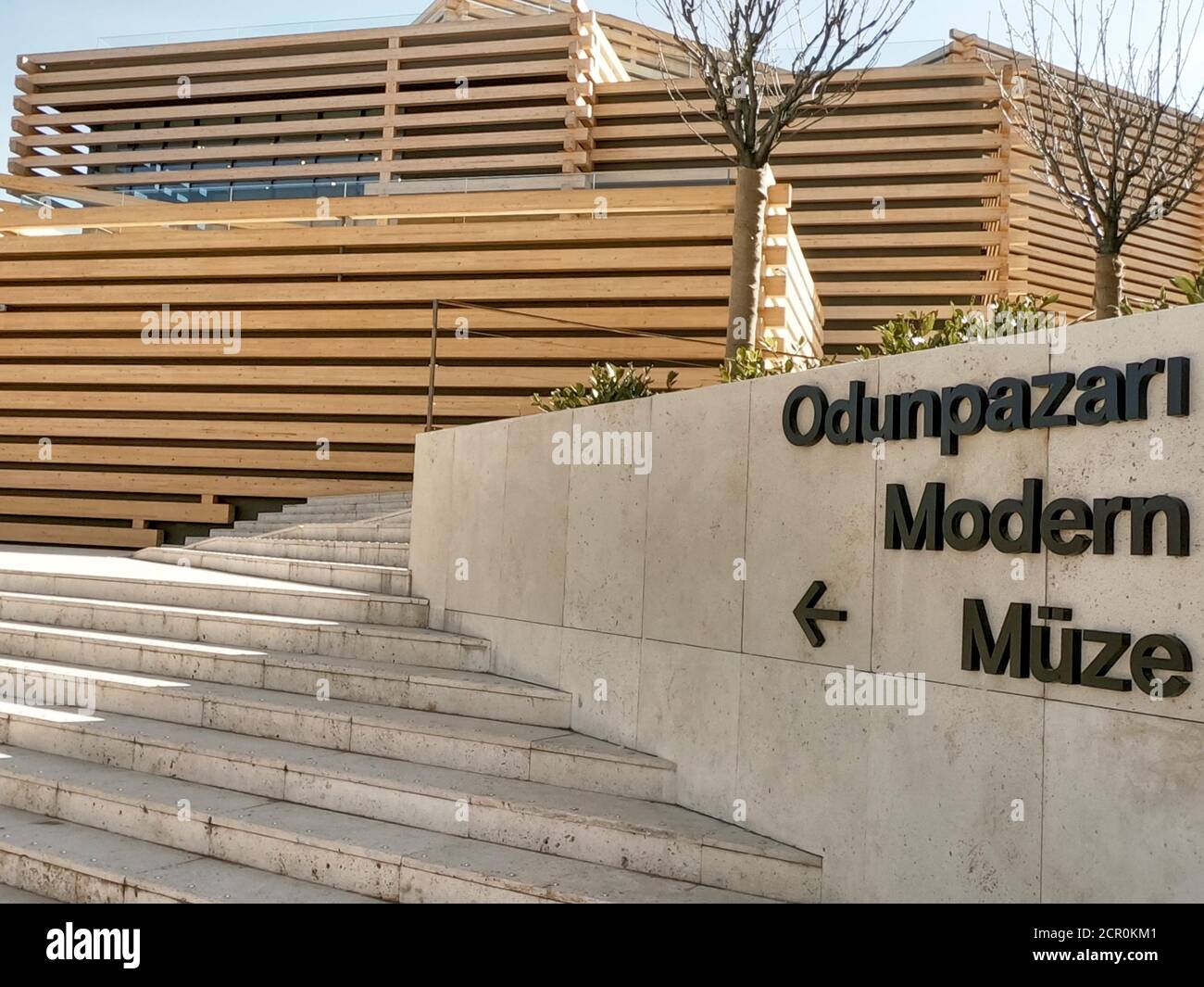 Modern museum entrance hi-res stock photography and images - Alamy