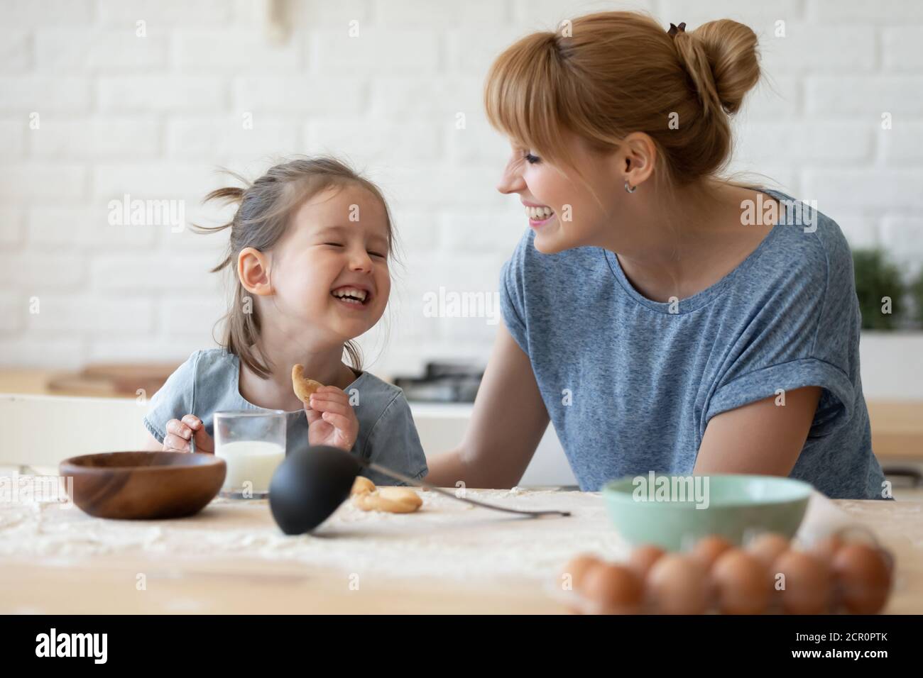 Parent child messy kitchen hi-res stock photography and images - Alamy