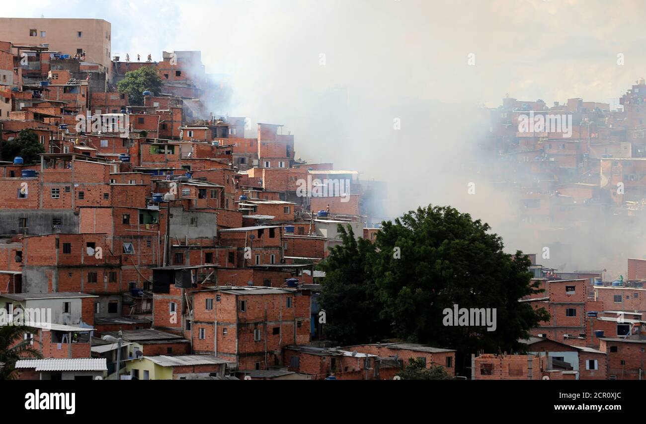 Sao paulo brazil slum and building hi-res stock photography and images ...
