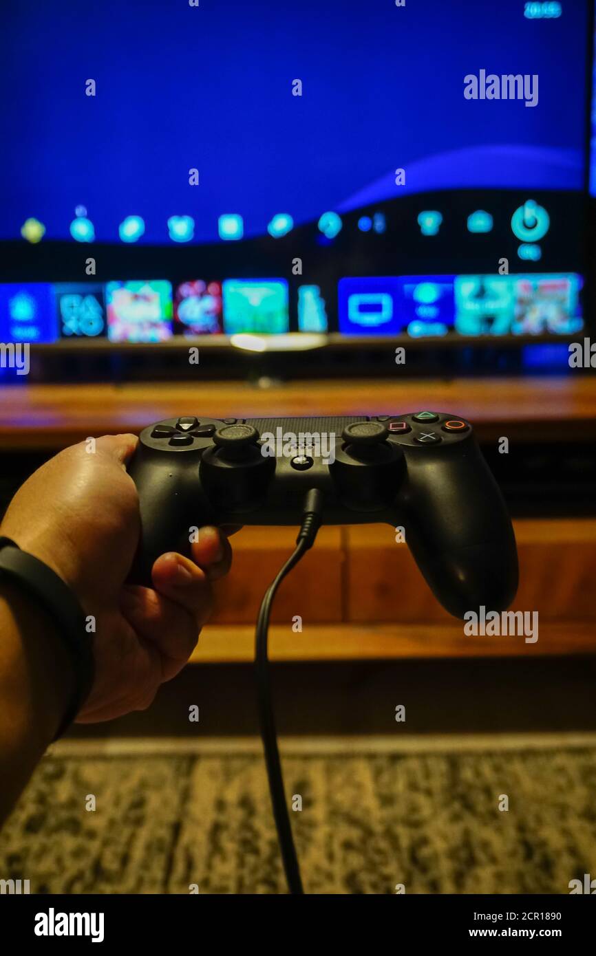 Ps4 controller hi-res stock photography and images - Alamy