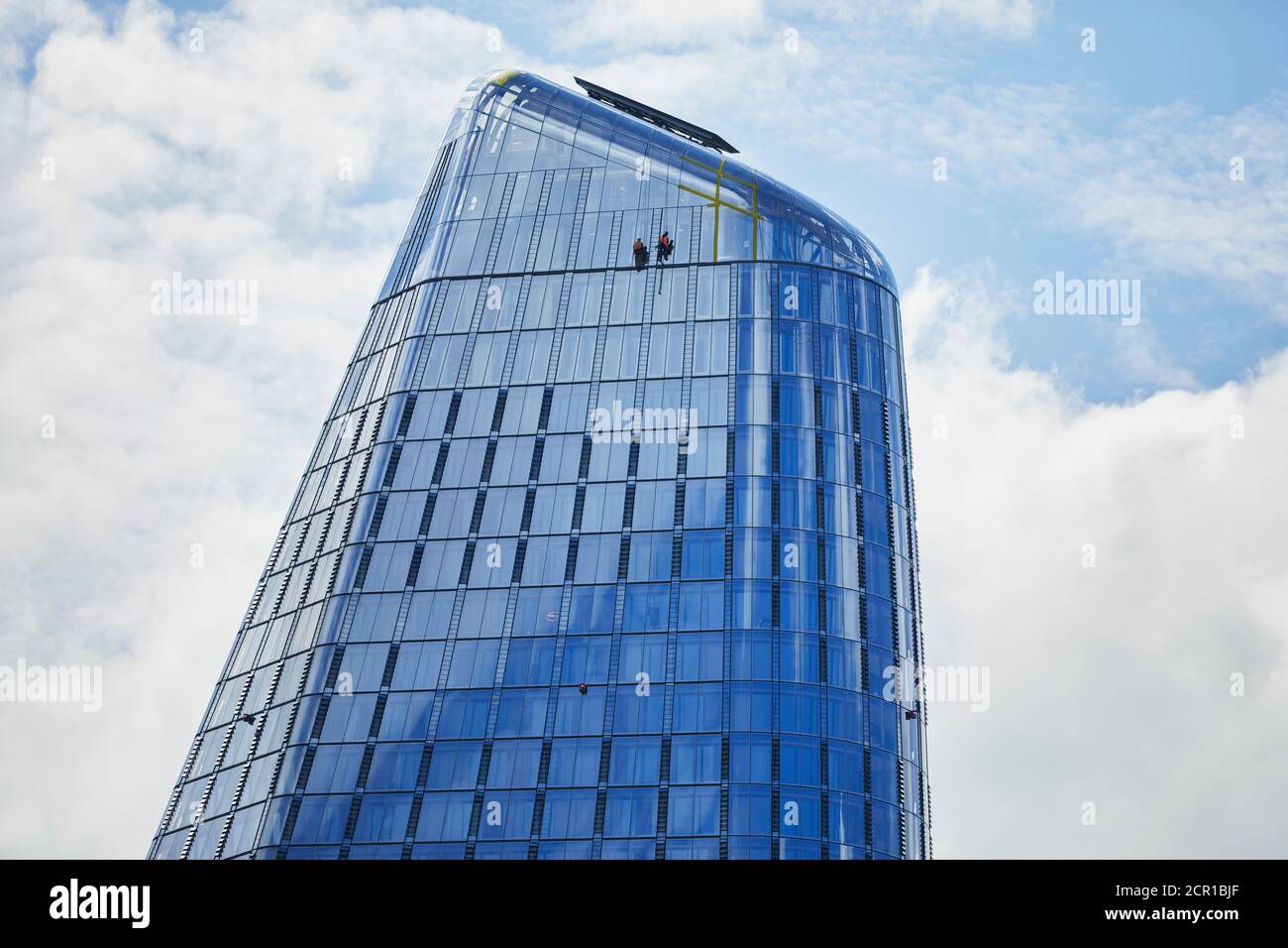 Window cleaning a skyscraper Stock Photo - Alamy