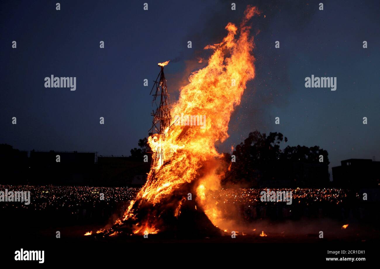 Bonfire worship hi-res stock photography and images - Alamy