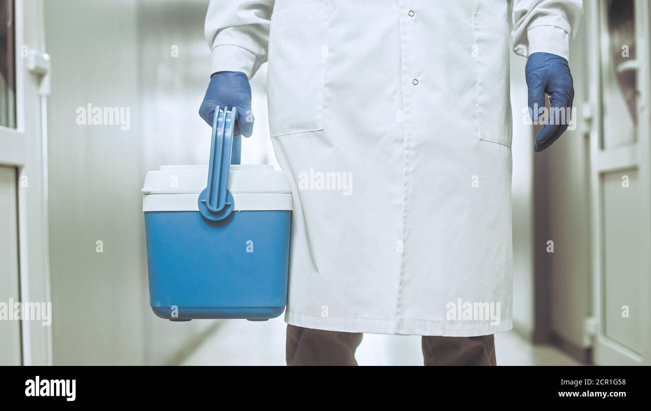 Doctor holding medicine bag hi-res stock photography and images - Alamy
