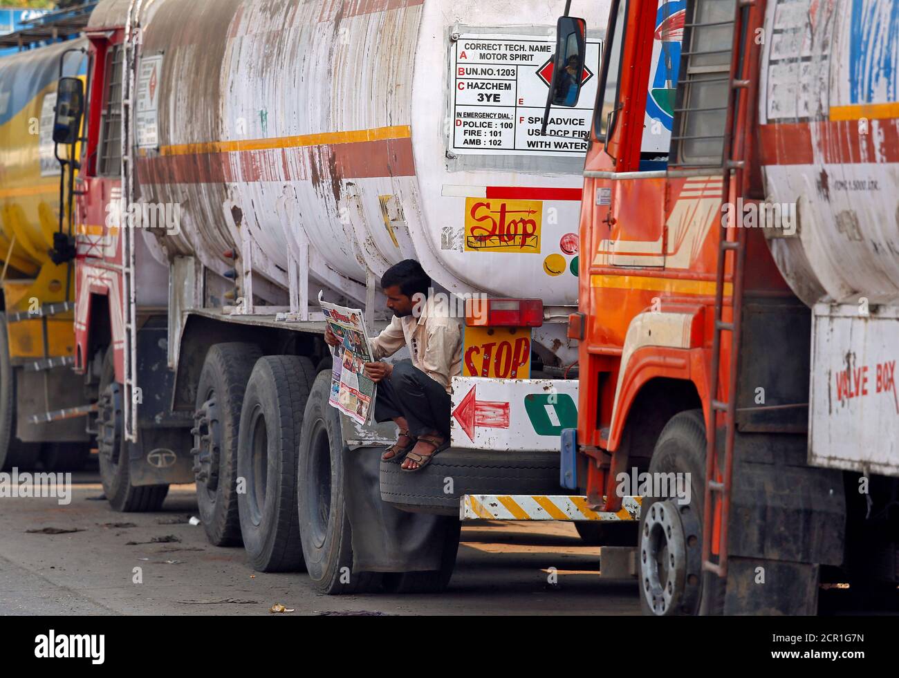 India oil tanker hi-res stock photography and images - Alamy