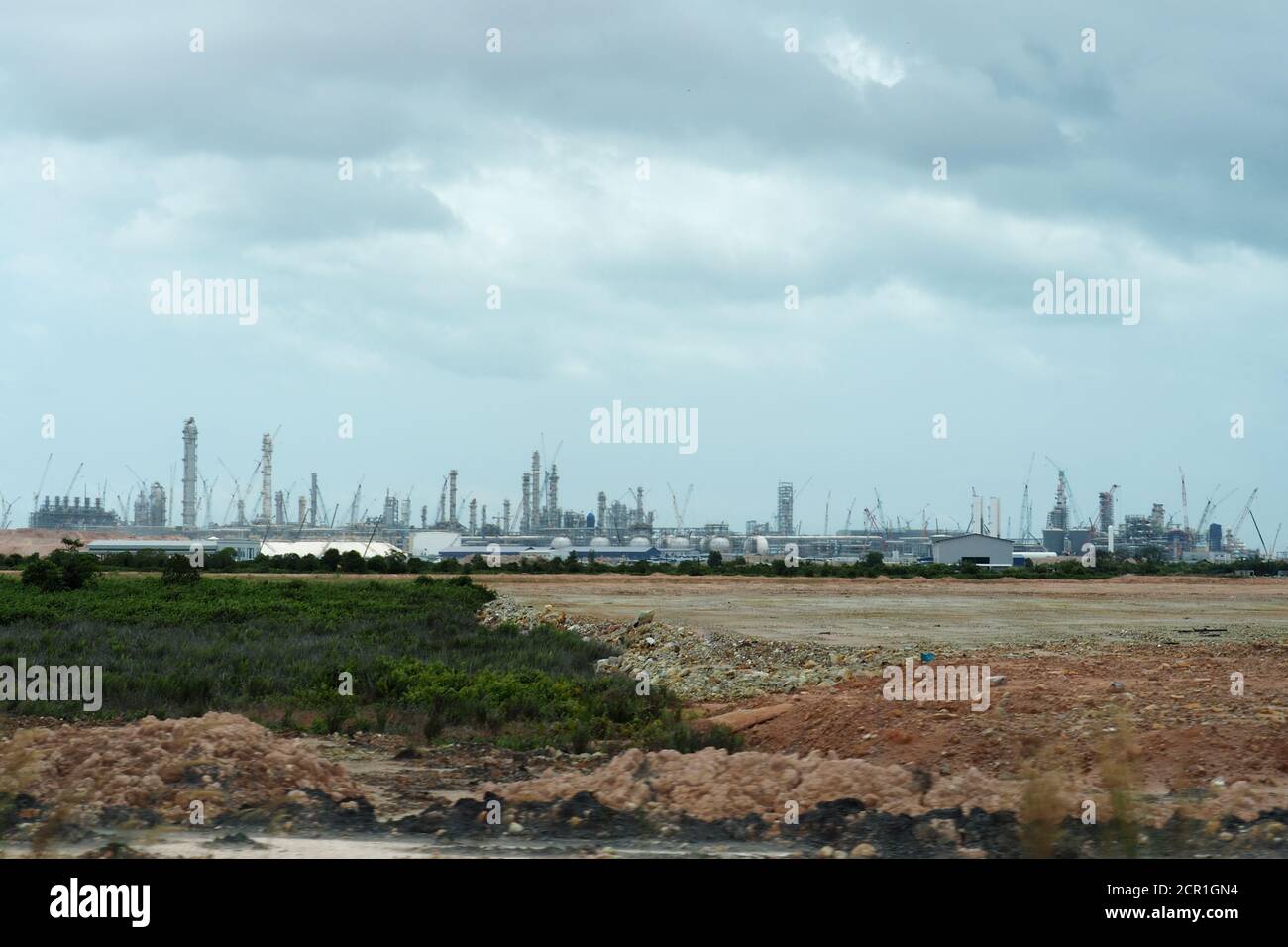 Malaysia oil refinery hi-res stock photography and images - Alamy