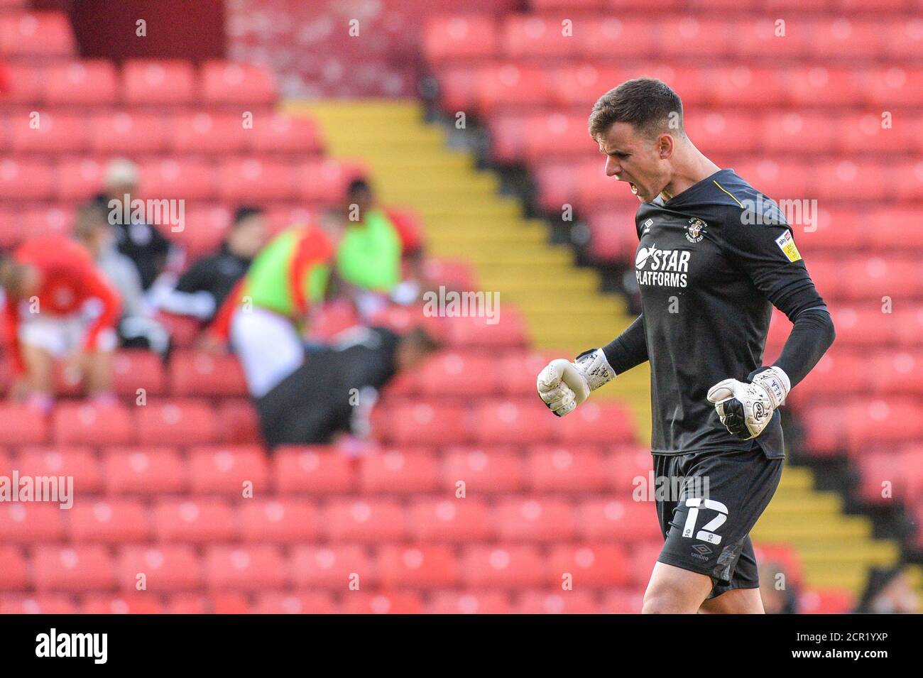 Goalkeeper Simon Sluga (1) of Luton Town celebrates 0-1 victory Stock ...