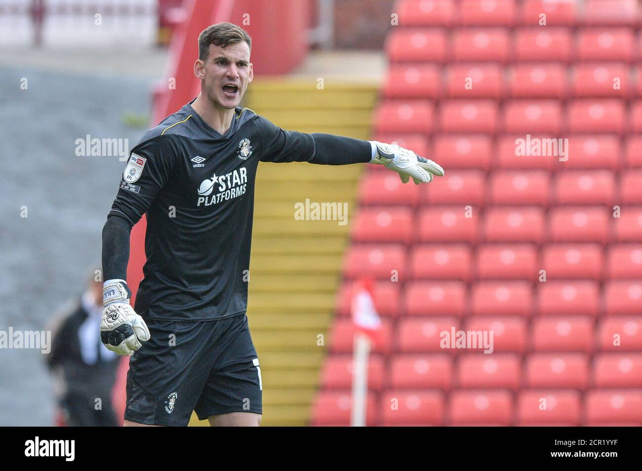 Goalkeeper Simon Sluga (1) of Luton Town Stock Photo - Alamy
