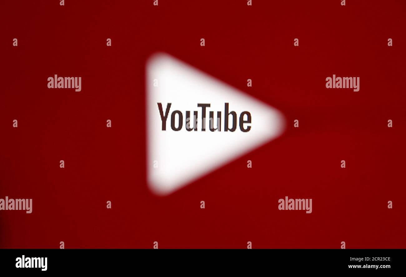 Youtube logo 2017 hi-res stock photography and images - Alamy