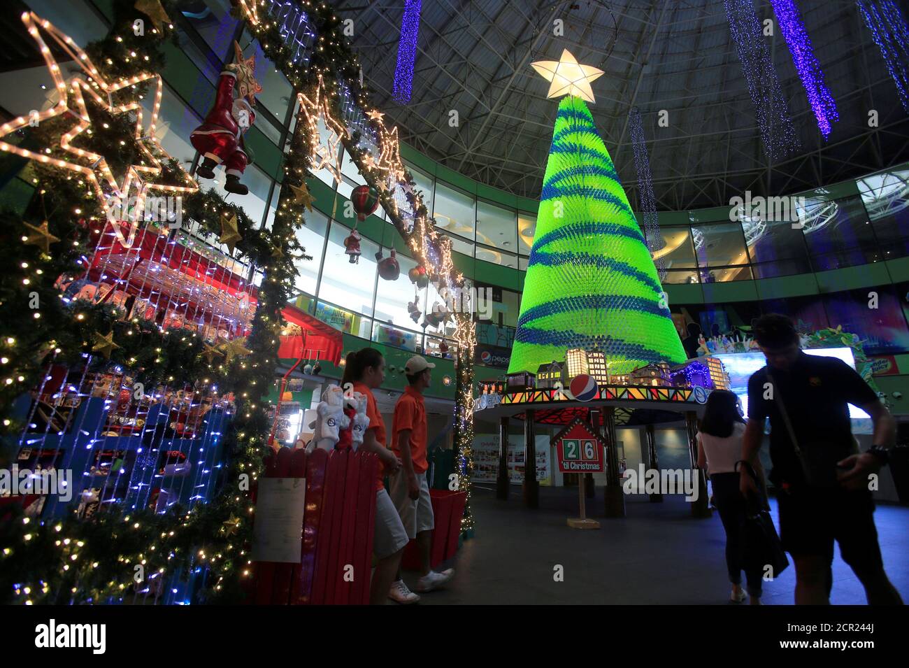 15 foot christmas tree High Resolution Stock Photography and Images - Alamy