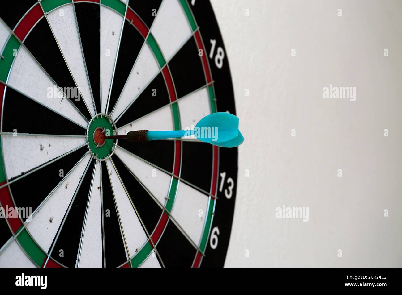 Dart target vector hi-res stock photography and images - Alamy