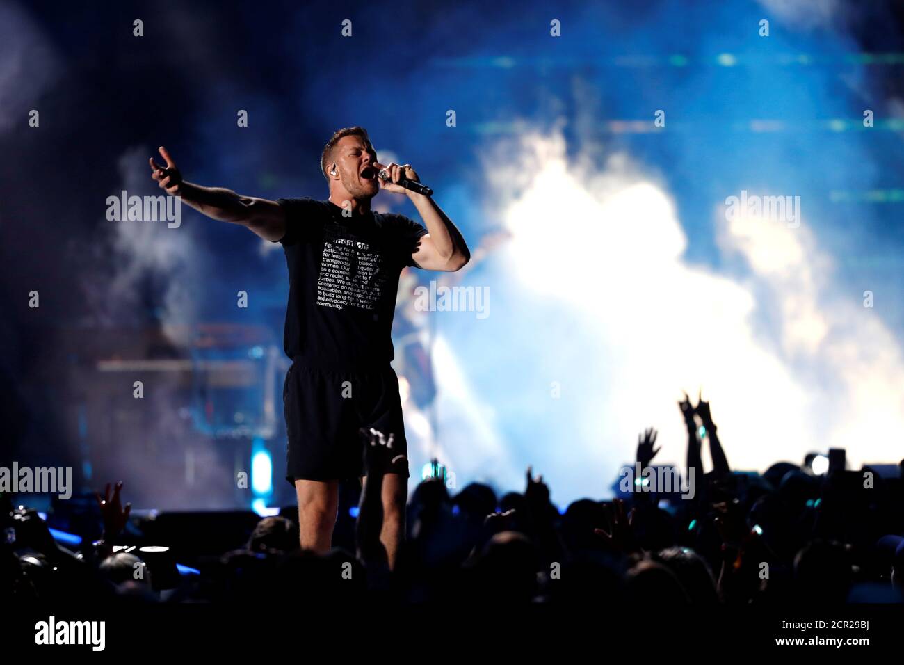 Lead vocalist dan reynolds hi-res stock photography and images - Alamy
