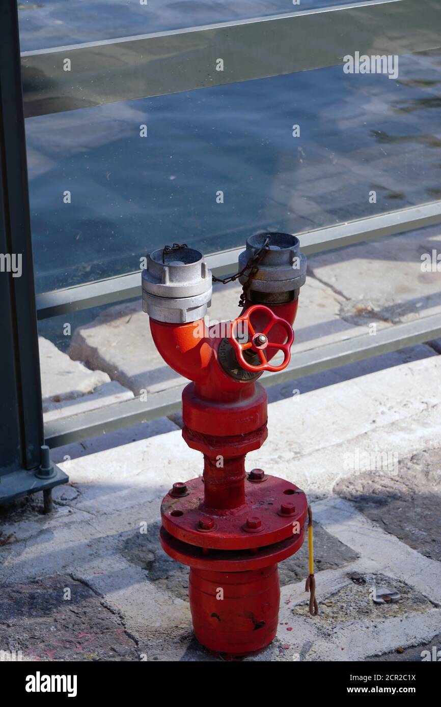 Fire plug hi-res stock photography and images - Alamy