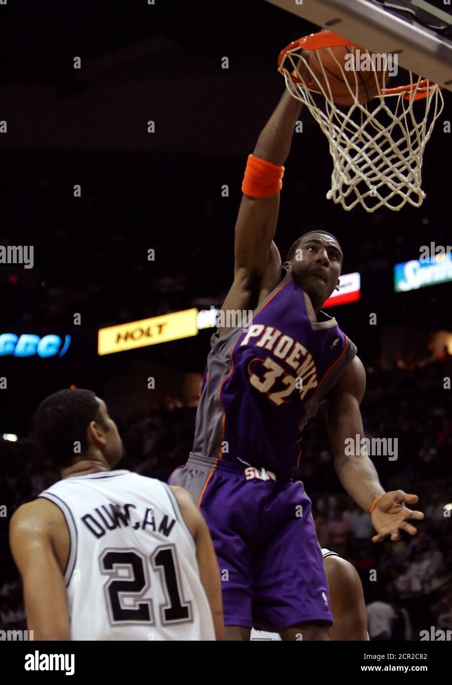 Phoenix suns center amare stoudemire hi-res stock photography and ...
