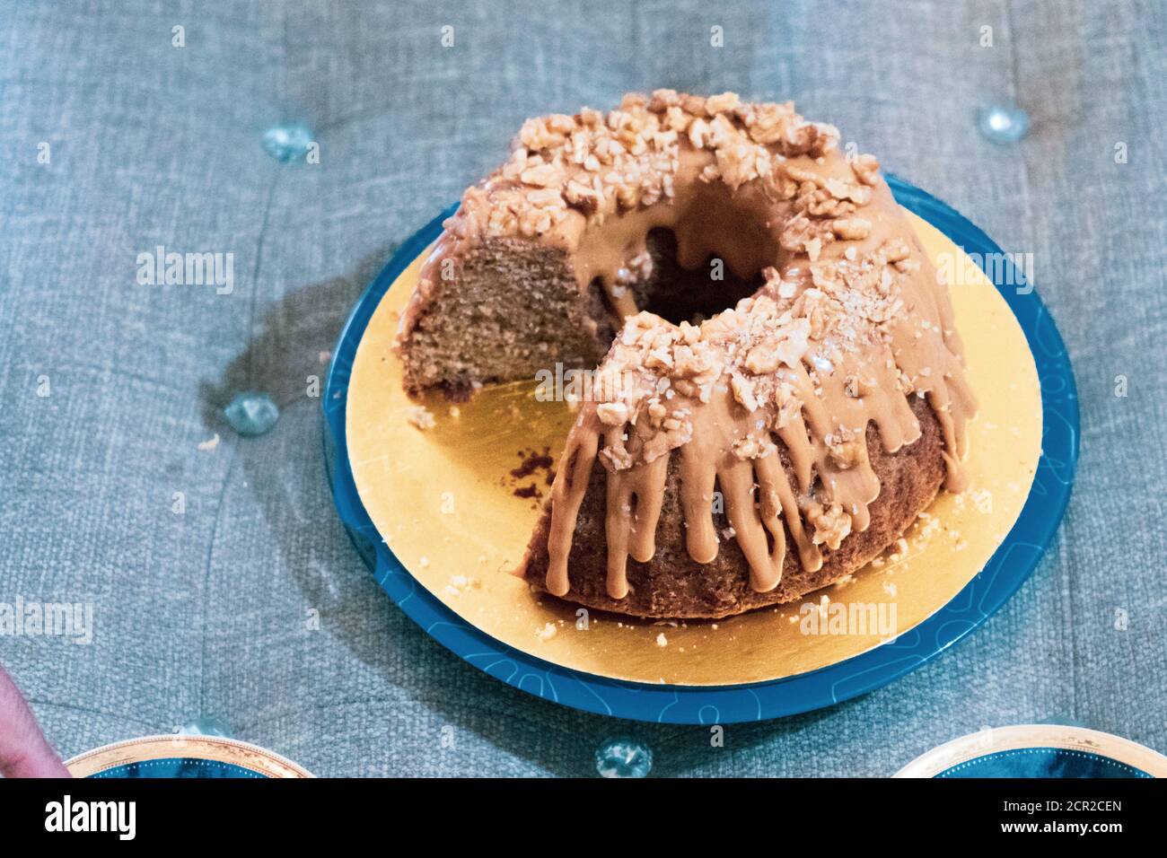 Closeup of a delicious cake with caramel and nuts topping Stock Photo ...