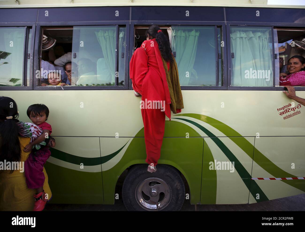 Overcrowded bus india hi-res stock photography and images - Alamy