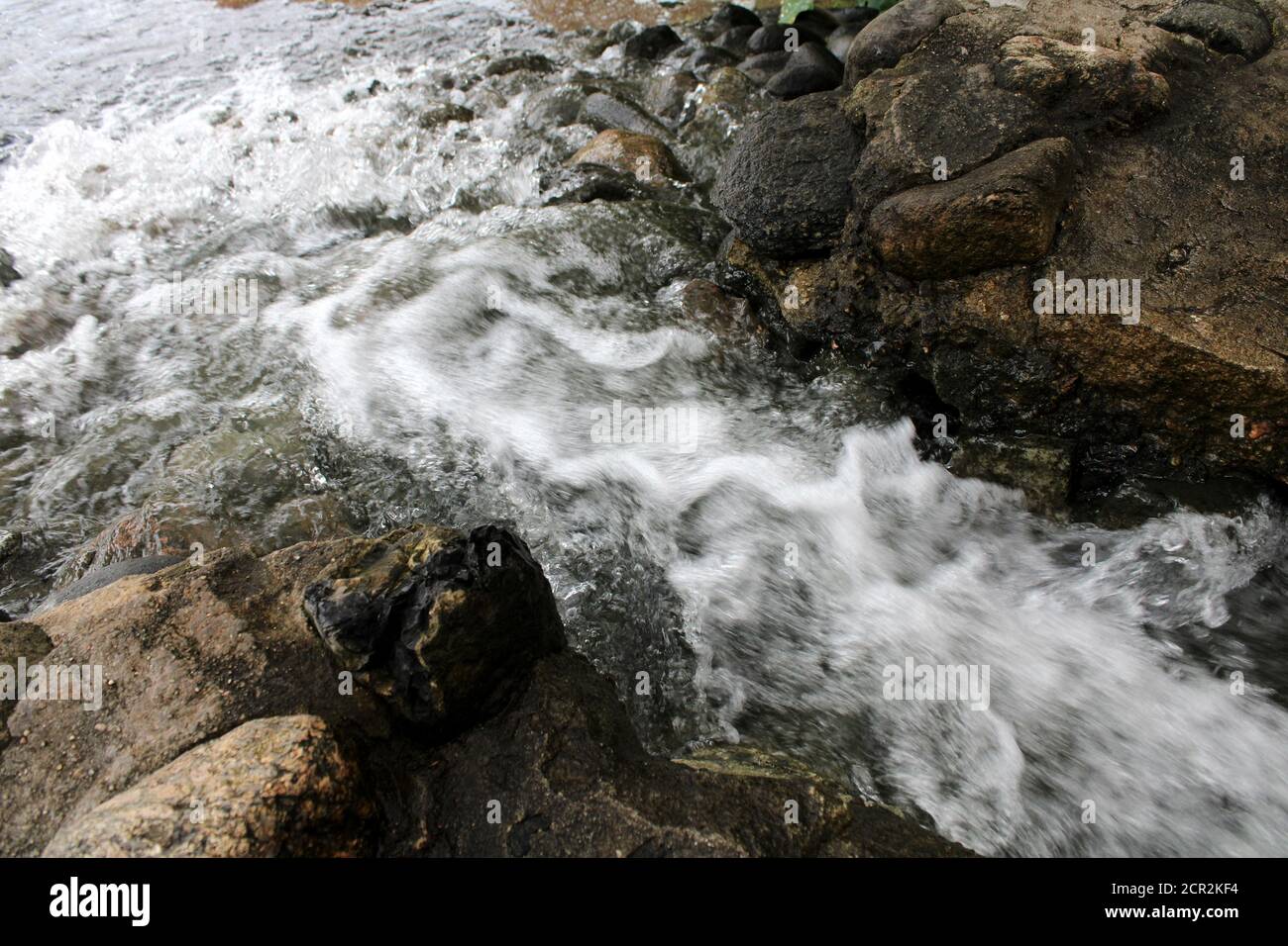 Splashing down hi-res stock photography and images - Alamy
