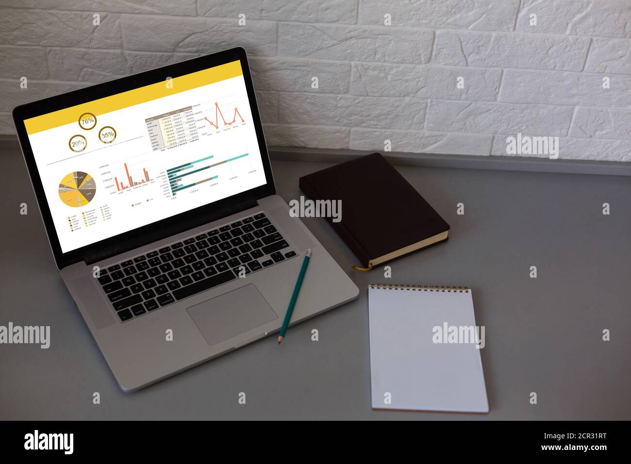 Success statistics bars hi-res stock photography and images - Alamy