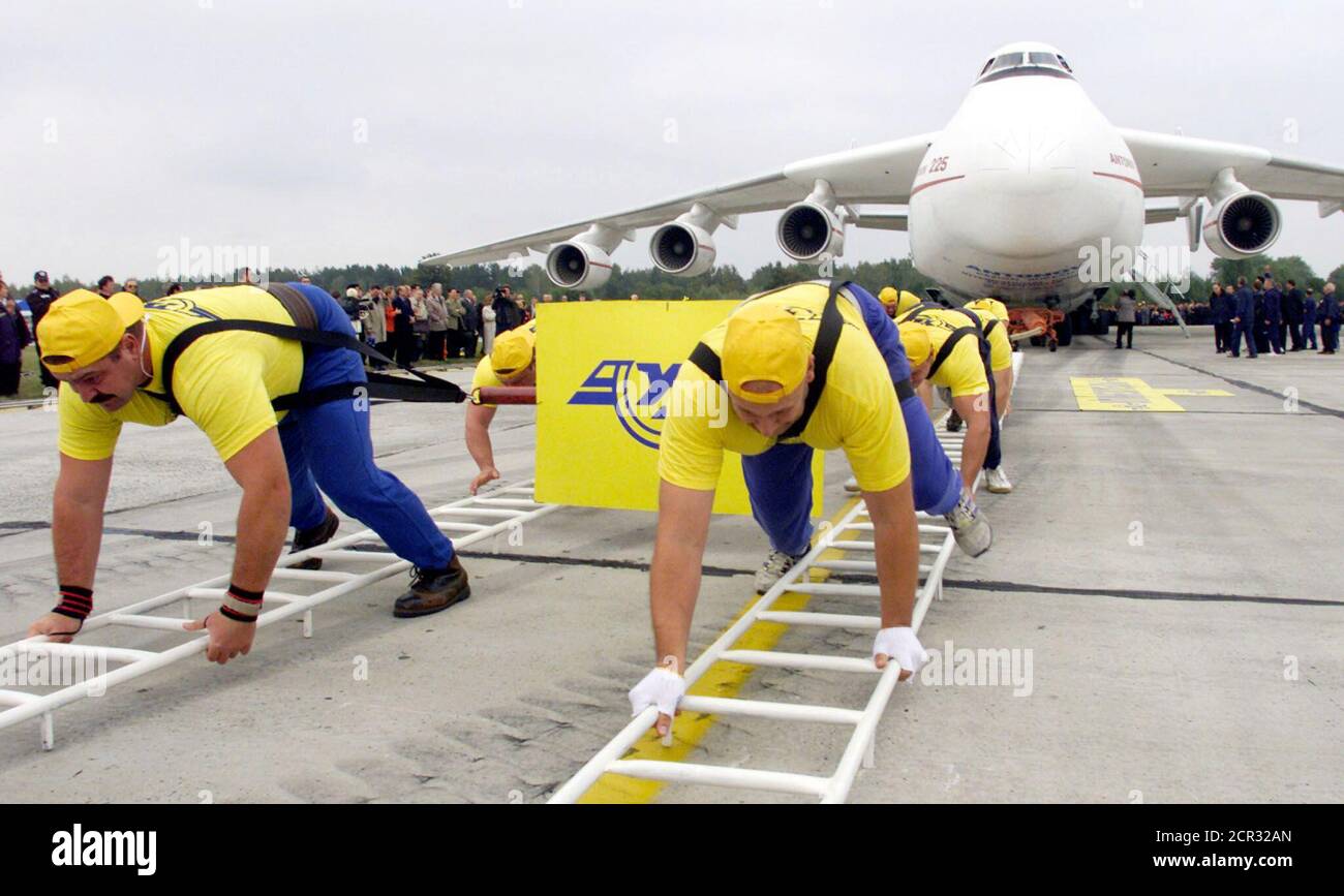 Pull rope plane hi-res stock photography and images - Alamy