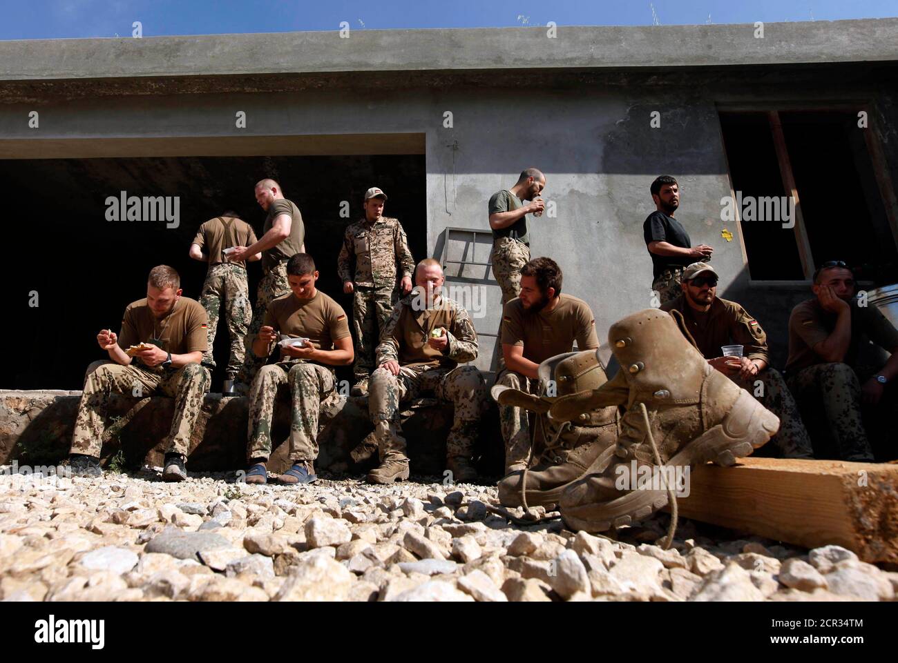 Qrf soldiers hi-res stock photography and images - Alamy