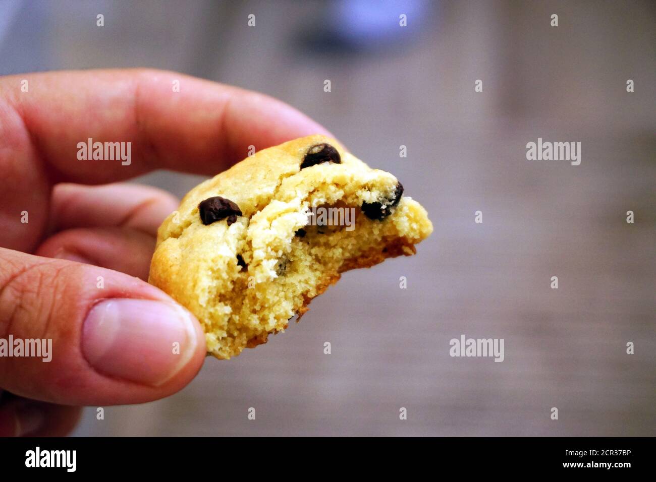 Cookie in hand hi-res stock photography and images - Alamy