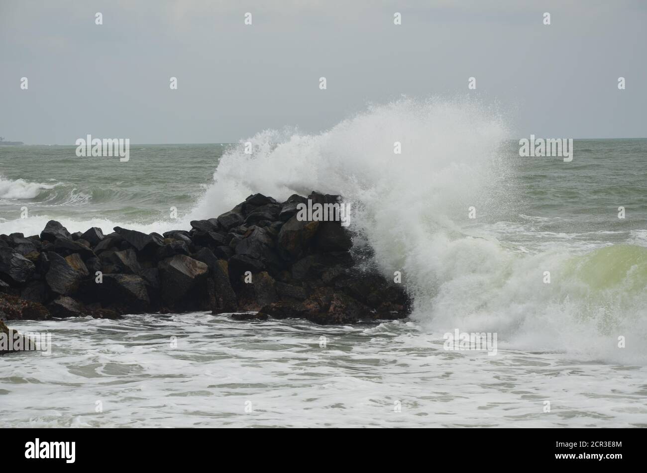 Ocean waves hitting the rocks - great for wallpapers Stock Photo - Alamy