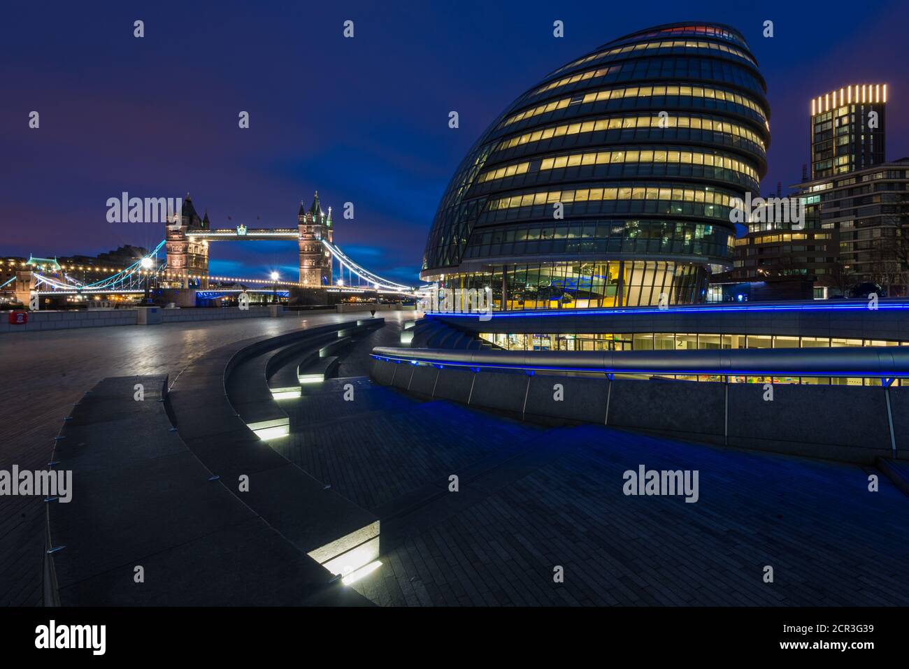 Office buildings in more london hi-res stock photography and images - Alamy
