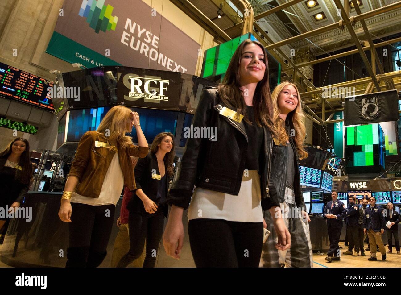 Sports illustrated models hi-res stock photography and images - Alamy