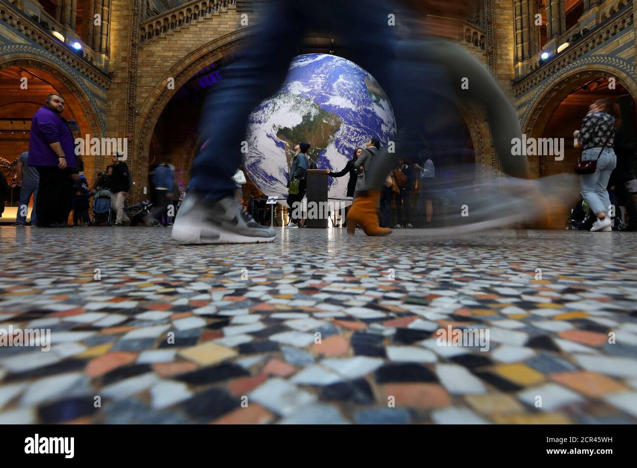Natural history museum earth hall hi-res stock photography and images ...